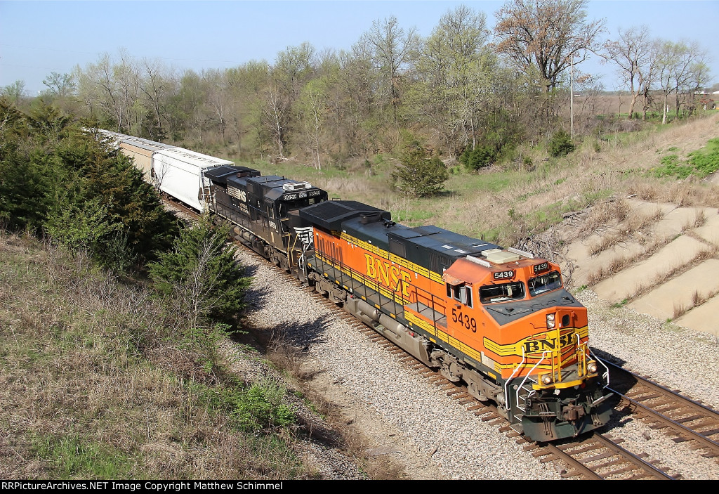 BNSF Orange & NS Black On The Transcon